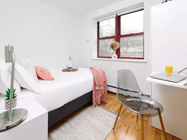 E 7th St #680