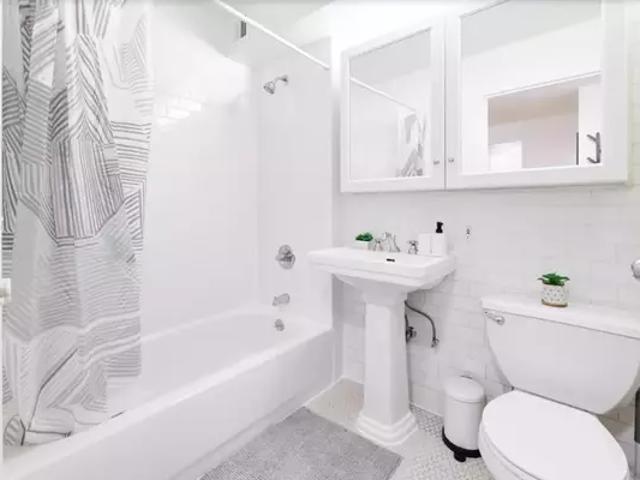 E 7th St #720