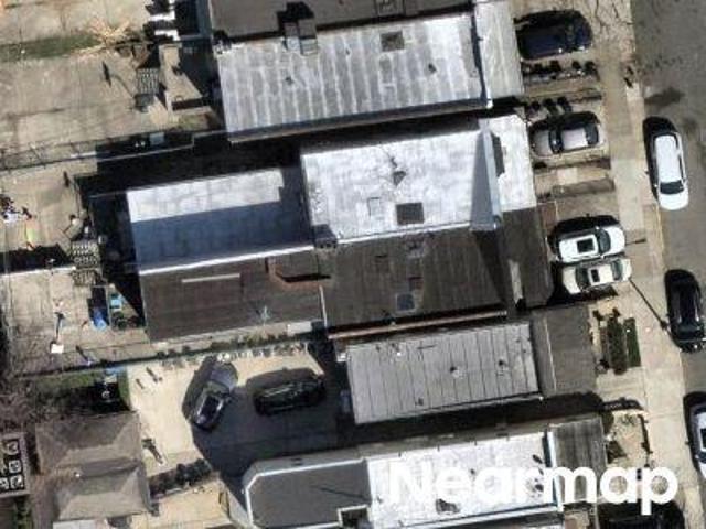 E 7th St