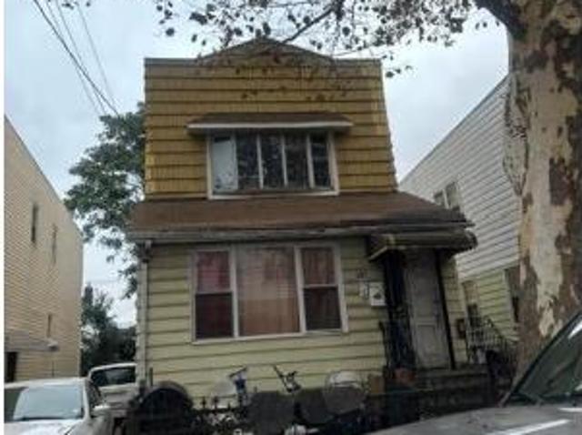 E 89th St