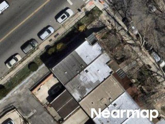 E 81st St