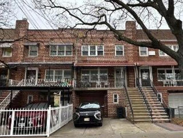 E 81st St