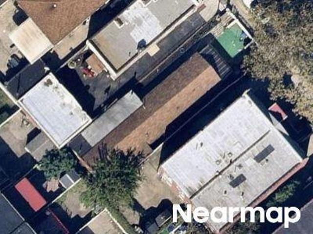 E 82nd St