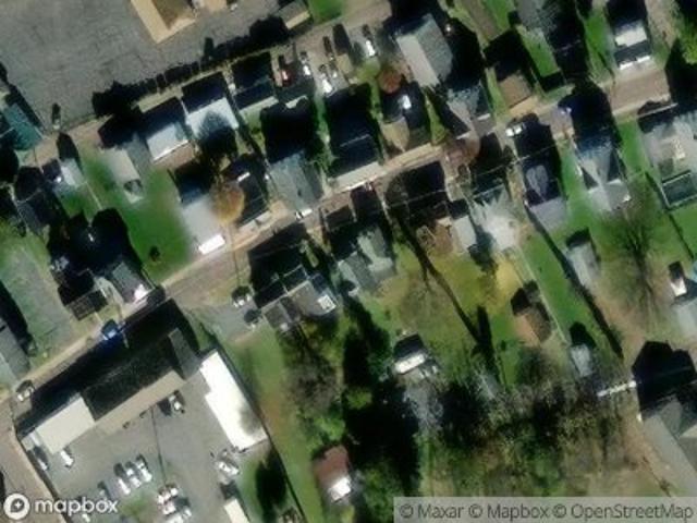 E 8th St