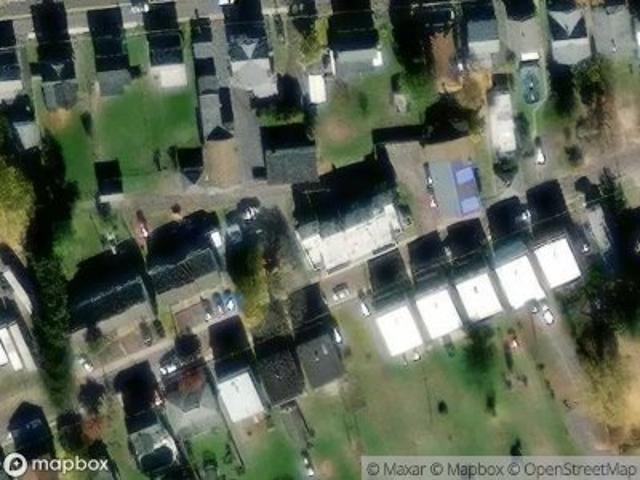 E 8th St
