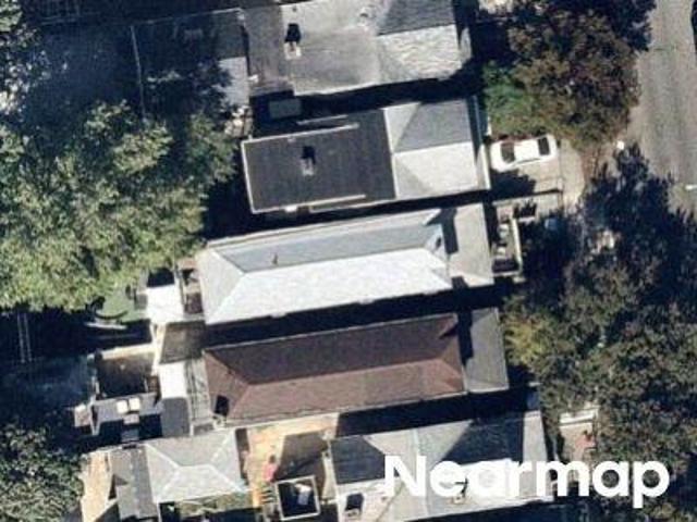 E 8th St