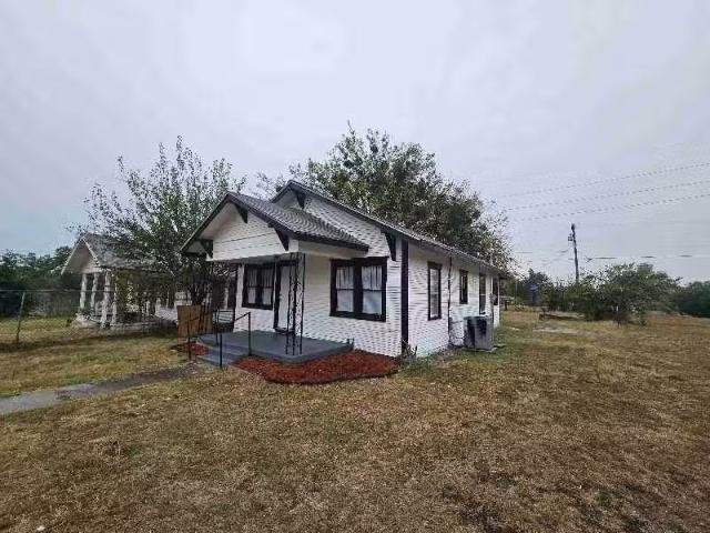 E 9th House 319 E 9th Ave