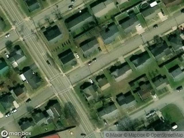 E 9th St