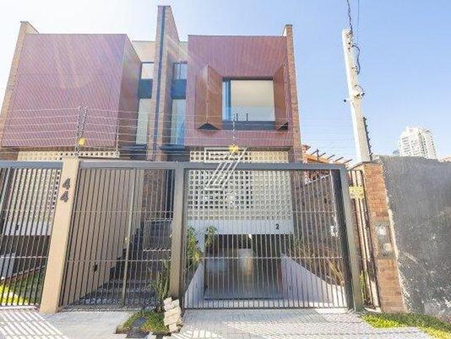 Ecoville: Sofisticação e Conforto em Sobrado Novo com 3 Suítes