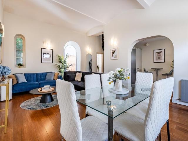 Eccleston Square Mews London SW1V 3 bed mews to rent £6,998 pcm £1,615 pw