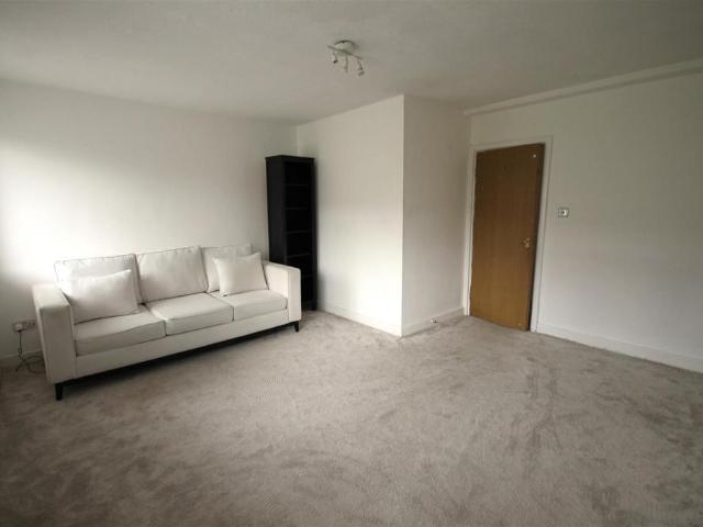 Eccles New Road, Salford 2 bed apartment to rent £1,150 pcm £265 pw