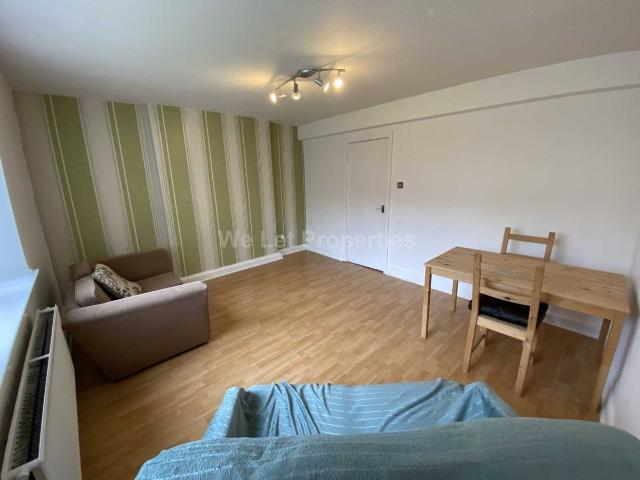 Eccles New Road, Salford M5, 2 bed flat to rent, £1,100 pcm | PrimeLocation