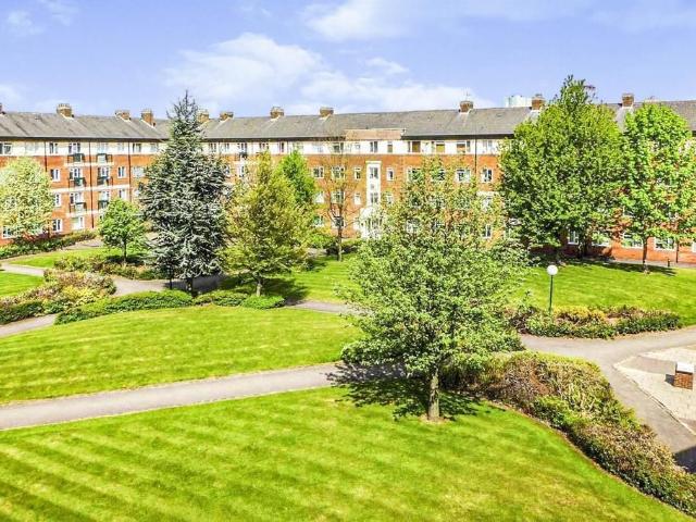 Eccles New Road, Salford M5, 3 bed flat to rent, £1,150 pcm | PrimeLocation
