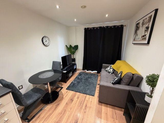 Ecclesall Road, Sheffield S11, 1 bed flat to rent, £1,000 pcm | PrimeLocation