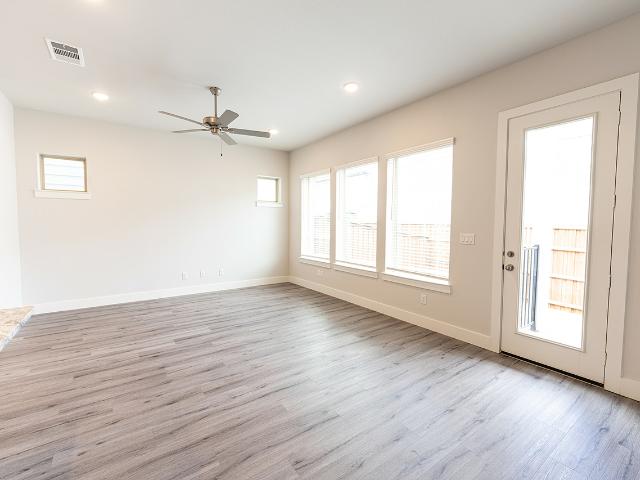 Echelon at Reverchon Bluffs 3 Bedroom Apartment for Rent at 2603 W Davis St, Dallas, TX 75211
