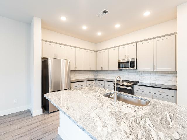 Echelon at Reverchon Bluffs 4 Bedroom Apartment for Rent at 2603 W Davis St, Dallas, TX 75211