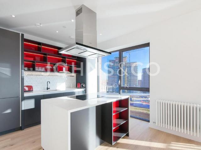 Echo House, London City Island. 3 bed apartment to rent £3,748 pcm £865 pw