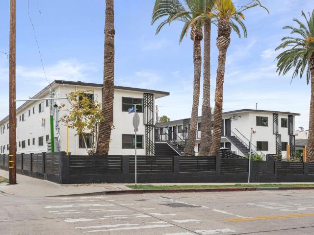 Echo Lake Apartments