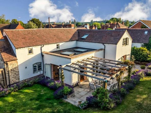 Eckington, Pershore, WR10 4 bed detached house to rent £3,750 pcm £865 pw