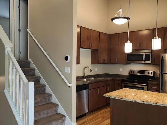 Eagan Gables 2 Bedroom Apartment for Rent at 903 Wescott Sq, Eagan, MN 55123