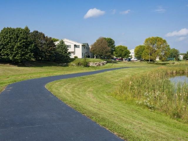 Eagle Creek Townhomes 2 Bedroom Apartment for Rent at 700 Sarazin St, Shakopee, MN 55379