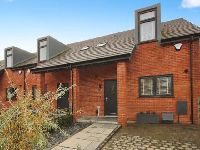 Eagle Drive, Waltham, 3 Bedroom End