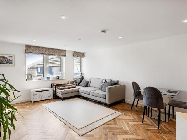 Eagle Point, City Road, Islington, London EC1V, 2 bed flat to rent, £3,750 pcm | PrimeLocation
