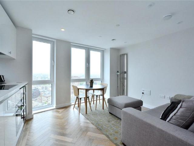 Eagle Point, City Road, London EC1V Studio to rent £2,650 pcm £612 pw