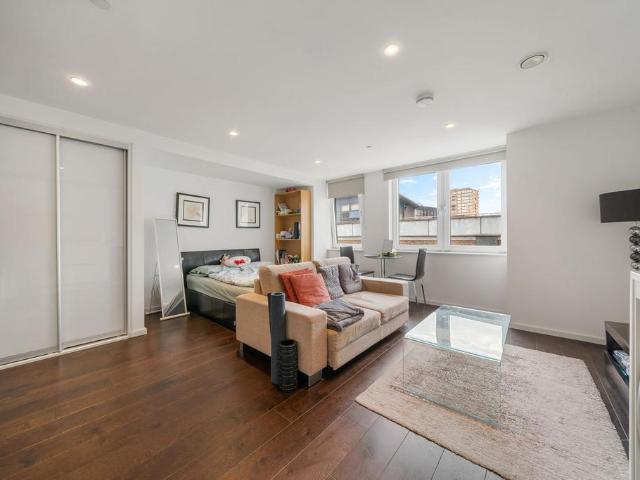 Eagle Point, City Road, London EC1V Studio to rent £2,300 pcm £531 pw