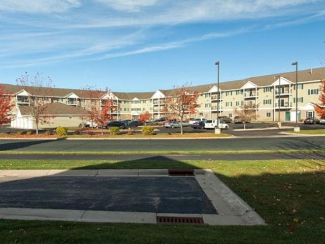 Eagle Pointe 2550 Voyageur 2 Bedroom Apartment for Rent at 2550 Voyageur Pkwy, Hastings, MN 55033 Glendale Heights