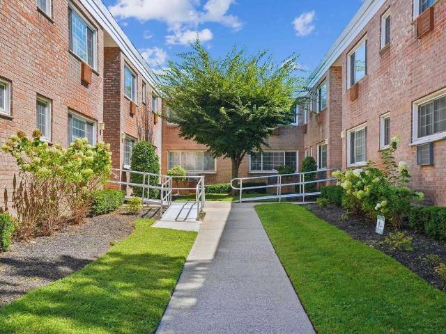 Eagle Rock Apartments at Carle Place 1 Bedroom Apartment for Rent at 401 E Jericho Tpke, Carle Place, NY 11514 Carle Place