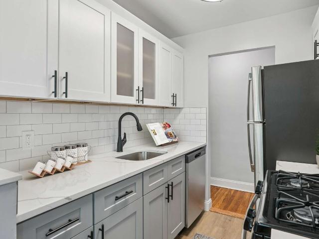 Eagle Rock Apartments at Carle Place 2 Bedroom Apartment for Rent at 401 E Jericho Tpke, Carle Place, NY 11514 Carle Place