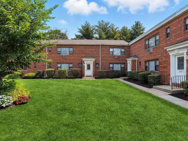 Eagle Rock Apartments at Hicksville & Jericho 1 Bedroom Apartment for Rent at 290 N Broadway, Hicksville, NY 11801 Hicksville