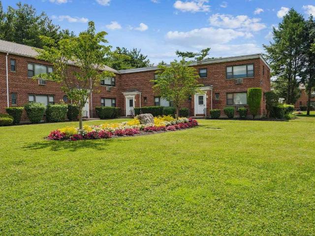 Eagle Rock Apartments at Hicksville & Jericho 1 Bedroom Apartment for Rent at 290 N Broadway, Hicksville, NY 11801 Hicksville