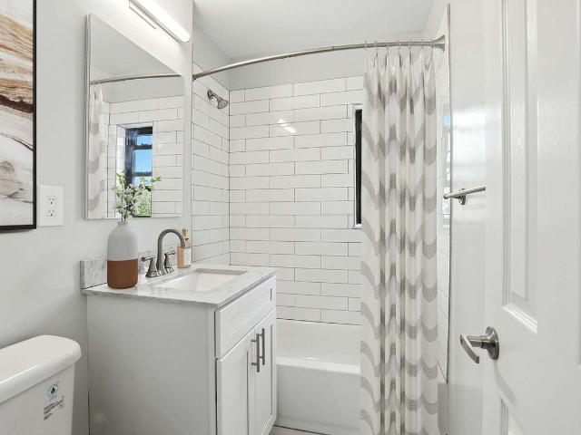 Eagle Rock Apartments at Hicksville & Jericho 2 Bedroom Apartment for Rent at 290 N Broadway, Hicksville, NY 11801 Hicksville