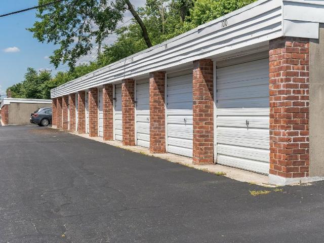 Eagle Rock Apartments at Hicksville & Jericho 2 Bedroom Apartment for Rent at 290 N Broadway, Hicksville, NY 11801 Hicksville