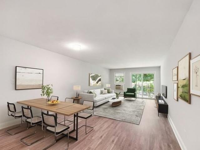 Eagle Rock Apartments at Woodbury 2 Bedroom Apartment for Rent at 92 Fairhaven Blvd, Woodbury, NY 11797 Woodbury