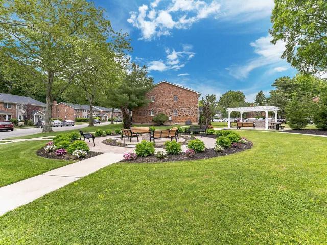 Eagle Rock Apartments at Woodbury 2 Bedroom Apartment for Rent at 92 Fairhaven Blvd, Woodbury, NY 11797 Woodbury