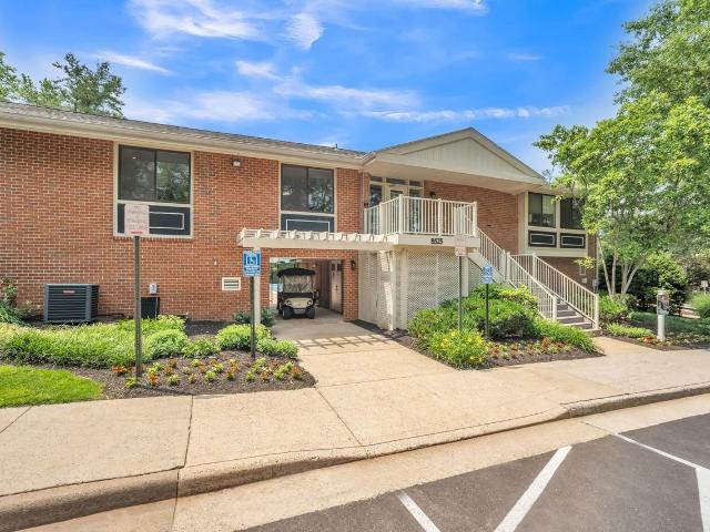 Eagle Rock Apartments at West Springfield 2 Bedroom Apartment for Rent at 8525 Burling Wood Dr, West Springfield, VA 22152 West Springfield