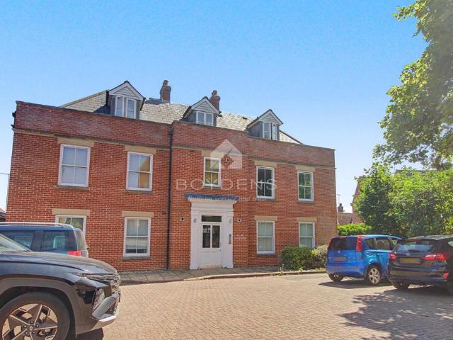Eaglegate, East Hill, Colchester CO1 2 bed flat to rent £1,175 pcm £271 pw