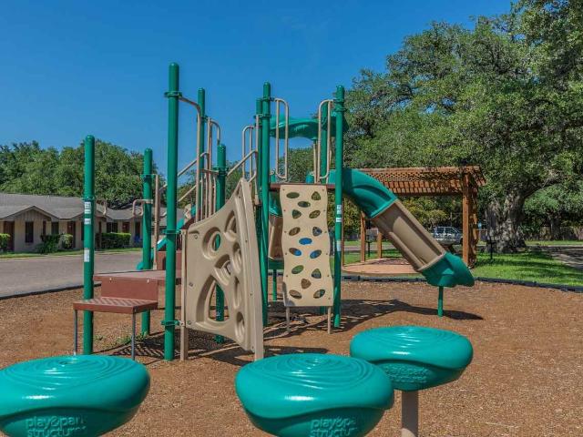 Eagles Landing 2 Bedroom Apartment for Rent at 4000 N Saint Marys St, Beeville, TX 78102