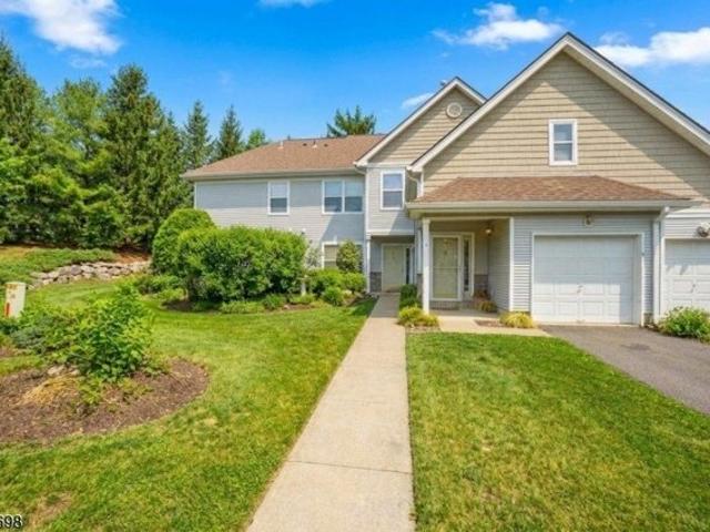 Eagles Nest Ln, Hardyston, Condo For Sale
