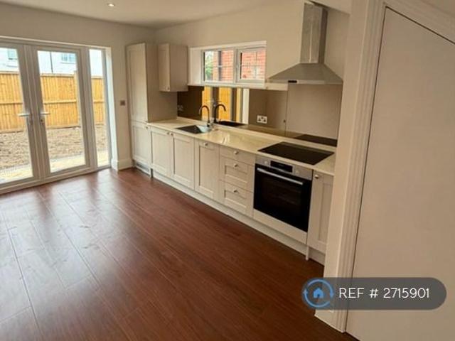 Eaglesfield Road, London, SE18 3 bed end of terrace house to rent £2,750 pcm £635 pw