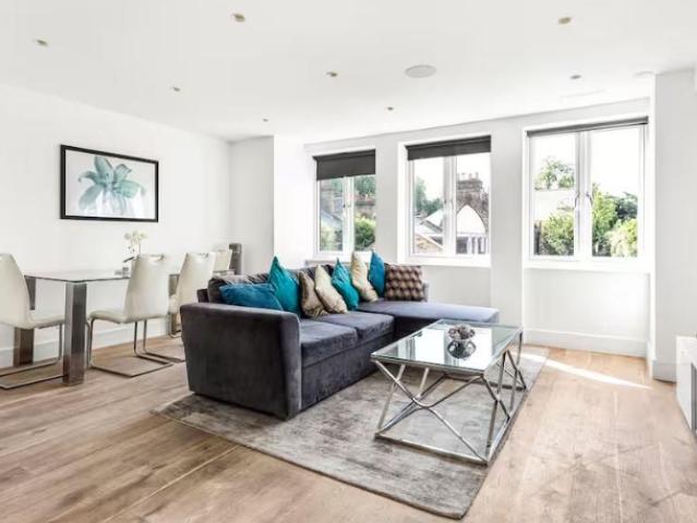 Ealing Green, Ealing W5, 2 bed flat to rent, £2,900 pcm | PrimeLocation
