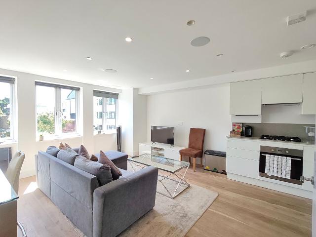 Ealing Green, Ealing W5, 2 bed flat to rent, £2,900 pcm | PrimeLocation