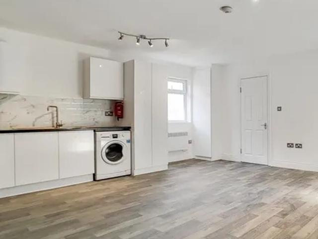 Ealing Hearing Centre, 64 Northfield Avenue, London, W13 9QR, United Kingdom | 2 bed duplex for rent #140397401 | Rentberry