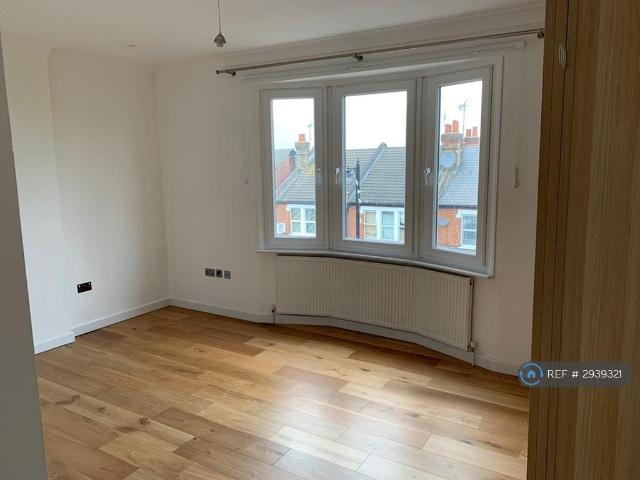 Ealing, London, W5 3 bed flat to rent £2,500 pcm £577 pw
