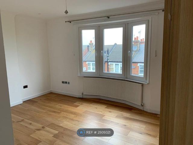 Ealing, London W5, 3 bed flat to rent, £2,500 pcm | PrimeLocation