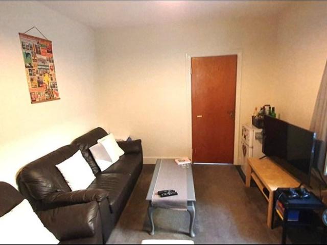 Ealing, London, W5 4 bed flat to rent £3,350 pcm £773 pw