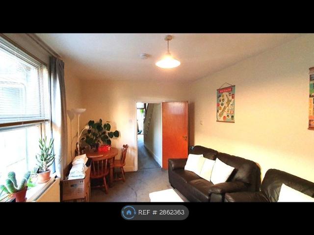 Ealing, London W5, 4 bed flat to rent, £3,350 pcm | PrimeLocation